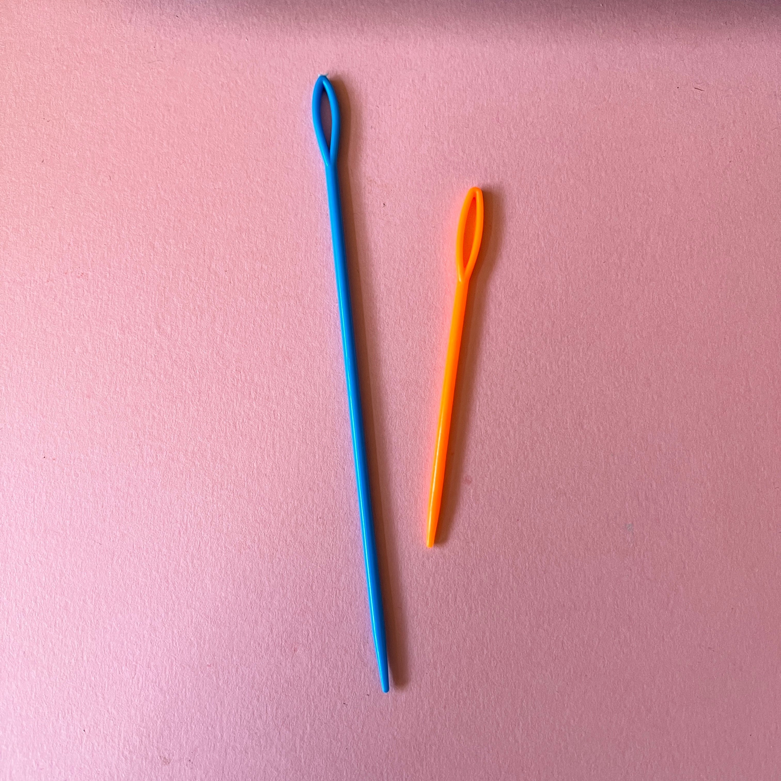 Plastic Needle - 2 Sizes available – Fat Pom Poms